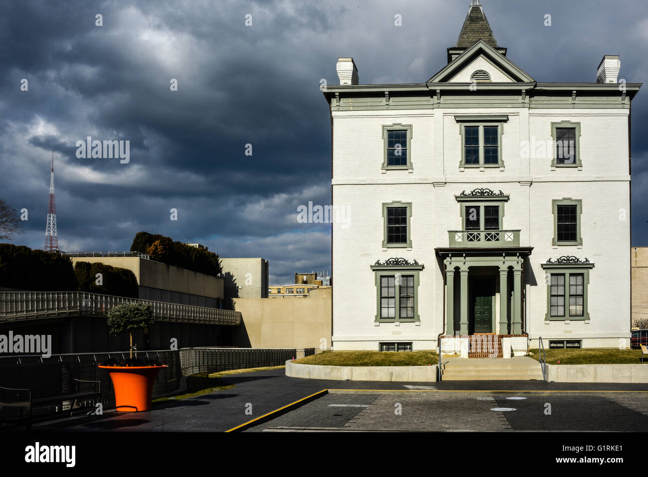 Richmond skyscraper hi-res stock photography and images - Alamy