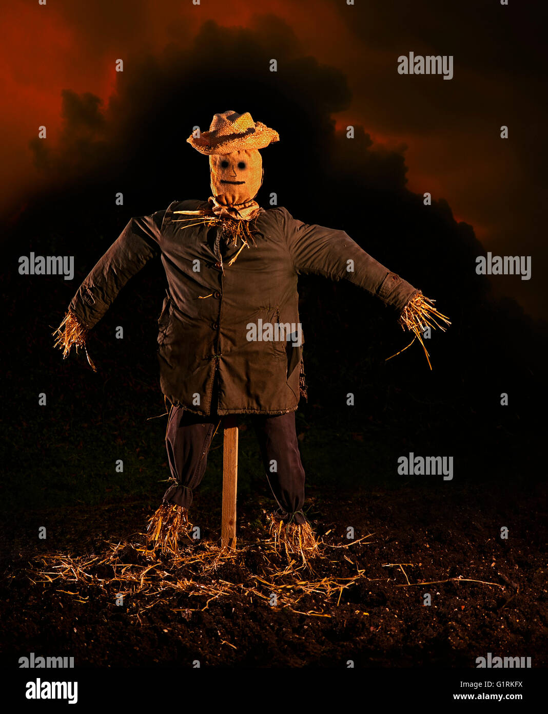 Scarecrow scary hi-res stock photography and images - Alamy