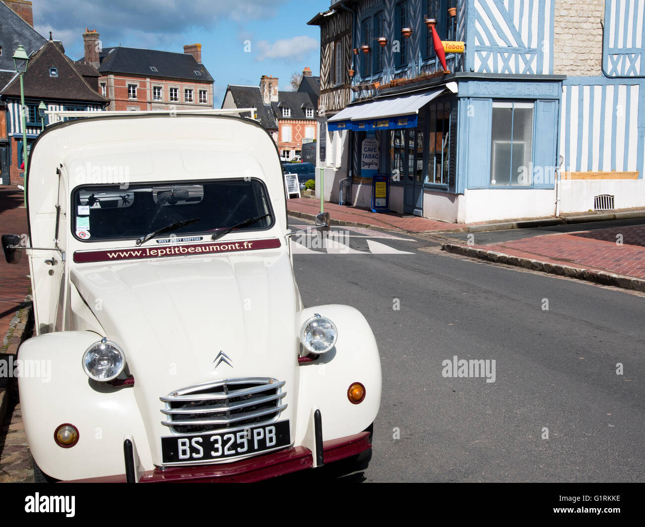 Old citroen 2cv car hi-res stock photography and images - Alamy