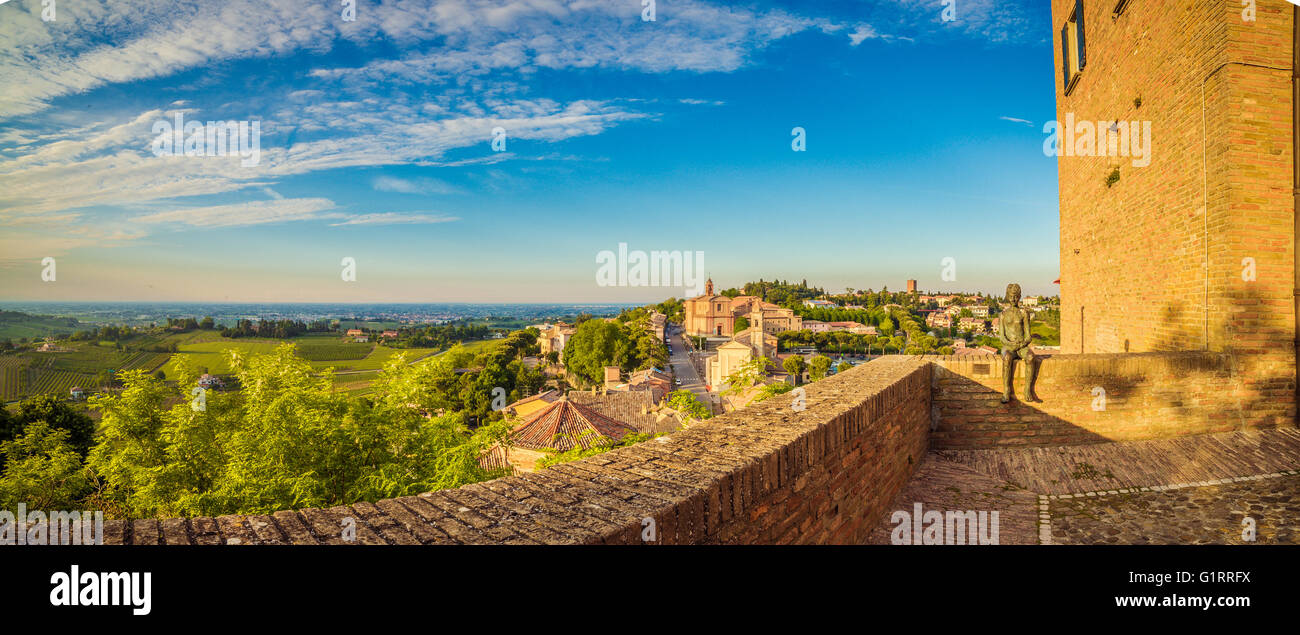 Medieval village of italy hi-res stock photography and images - Alamy
