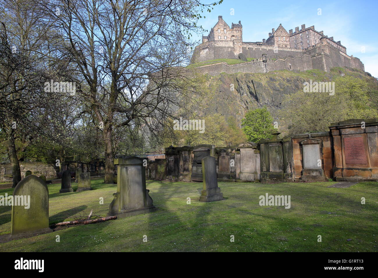 Edinburgh scotland cemetery hi-res stock photography and images - Alamy