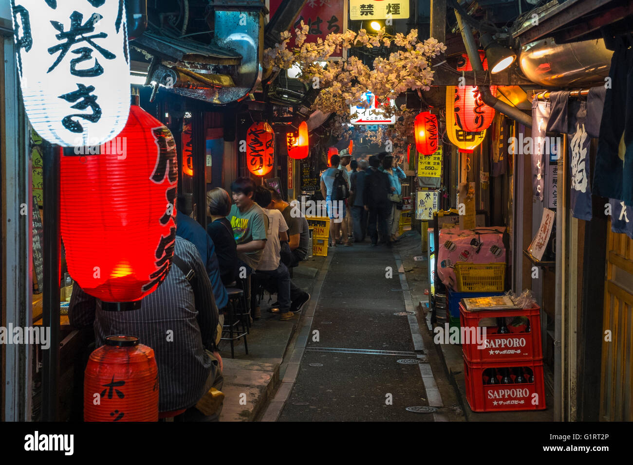 People out eating in Tokyo, Japan Stock Photo - Alamy