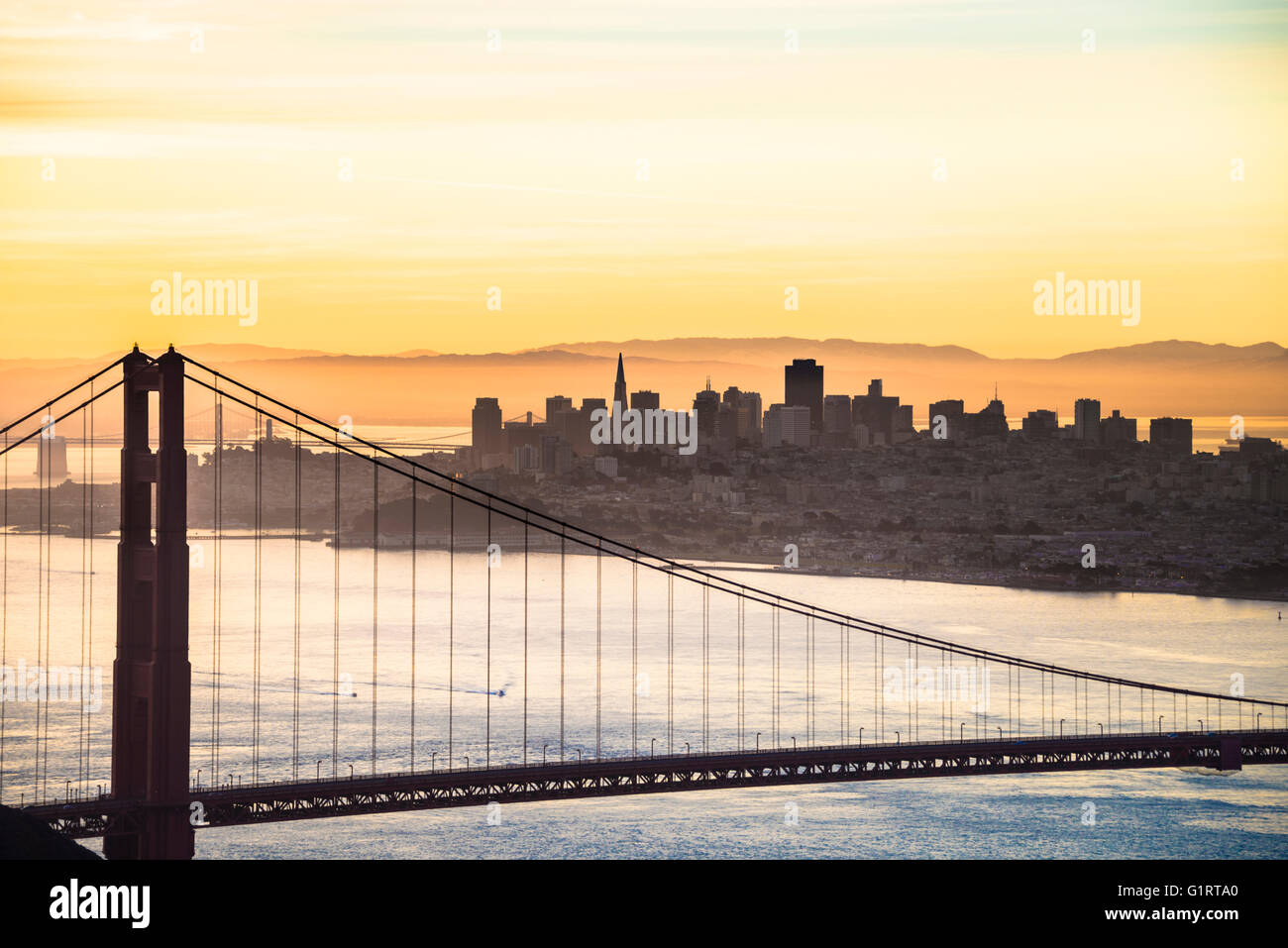 Golden Gate Bridge, Skyline of San Francisco at sunrise, San Francisco ...