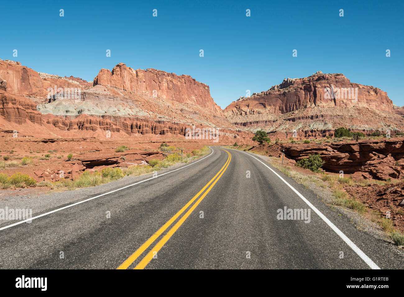 Highway 24 through stand stone desert, Capitol Reef National Park, Utah ...