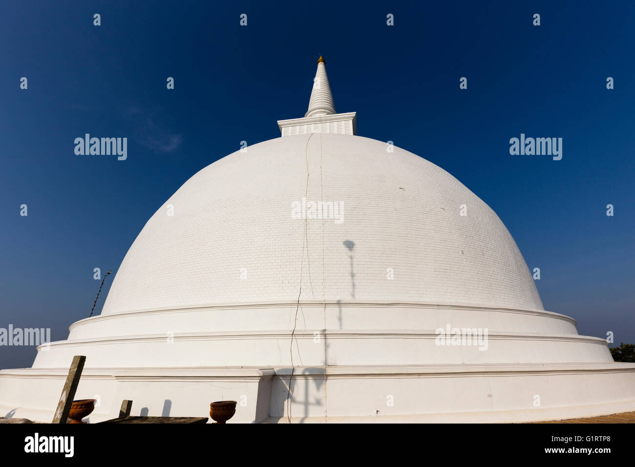White stupa hi-res stock photography and images - Alamy
