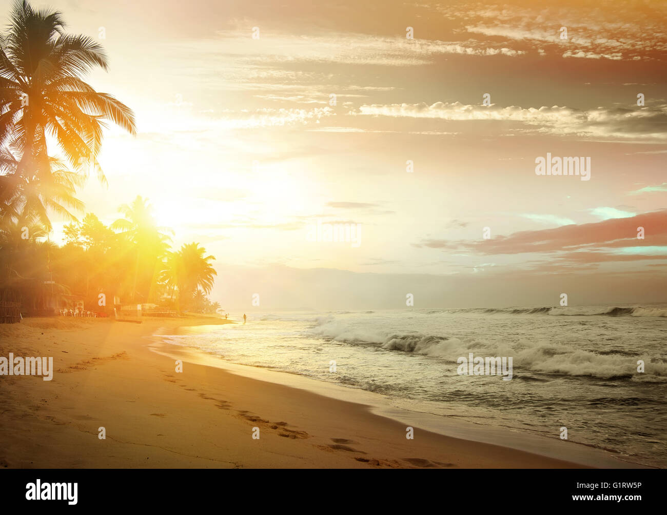 Sunlight over ocean hi-res stock photography and images - Alamy