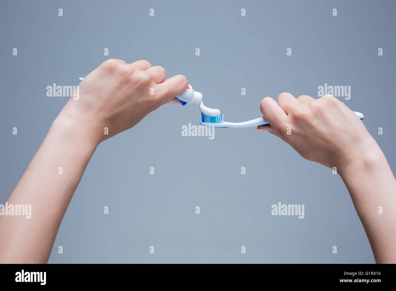 Female dentist washing hands hi-res stock photography and images - Alamy