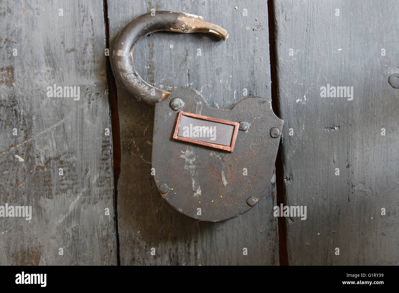 Open sign and old padlock Stock Photo - Alamy