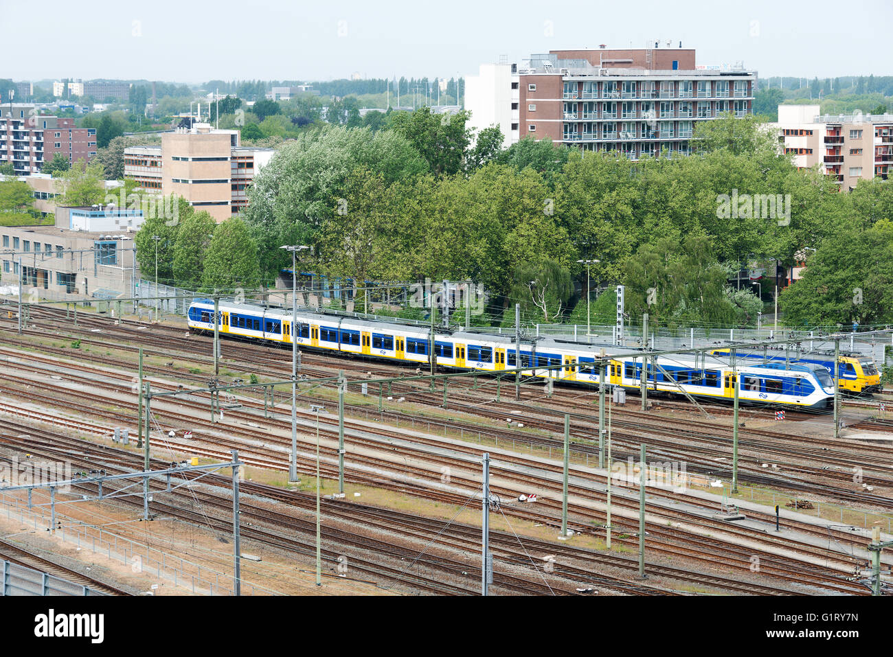 Train leaving central hi-res stock photography and images - Alamy