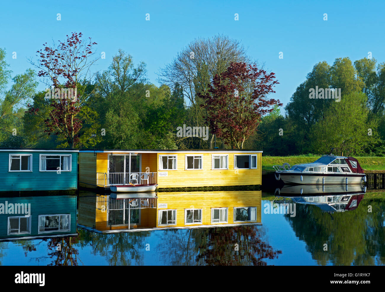 Houseboat uk hi-res stock photography and images - Alamy