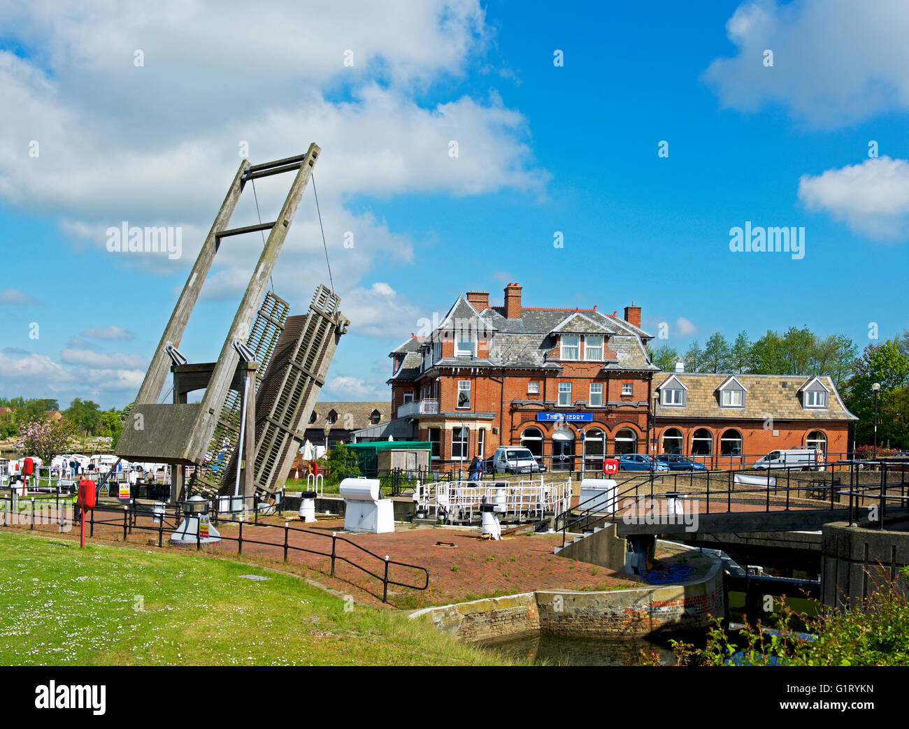 Lift Bridge raised, Oulton Broad, Norfolk Broads National Park, Norfolk ...