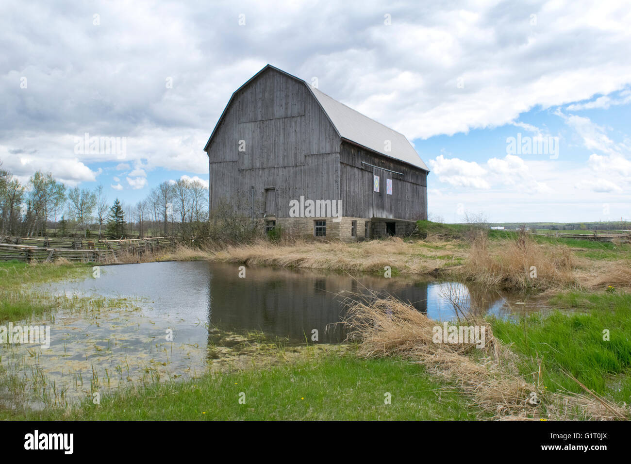 Reflections of a barn in the pond Stock Photo - Alamy