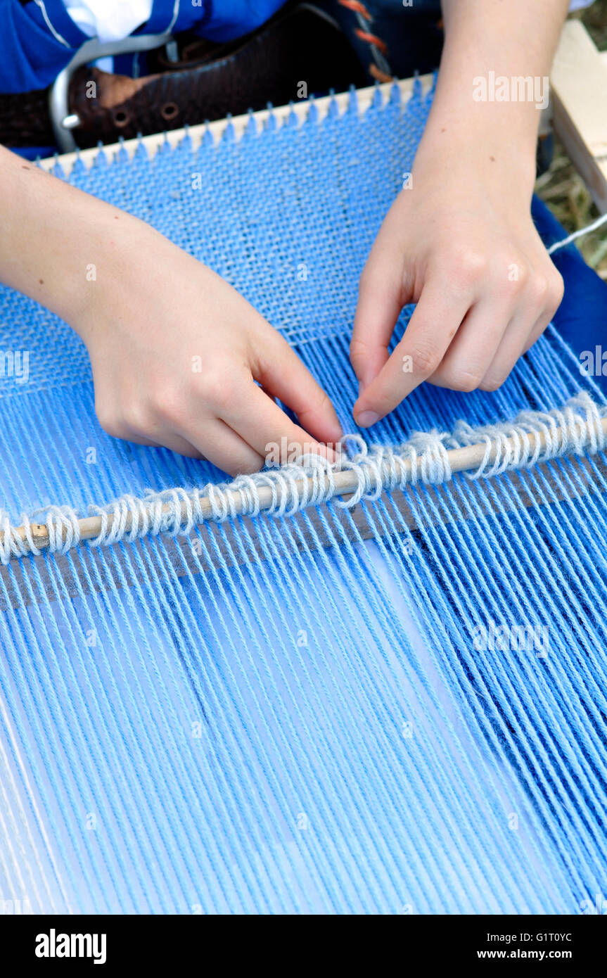 Hand loom hi-res stock photography and images - Alamy