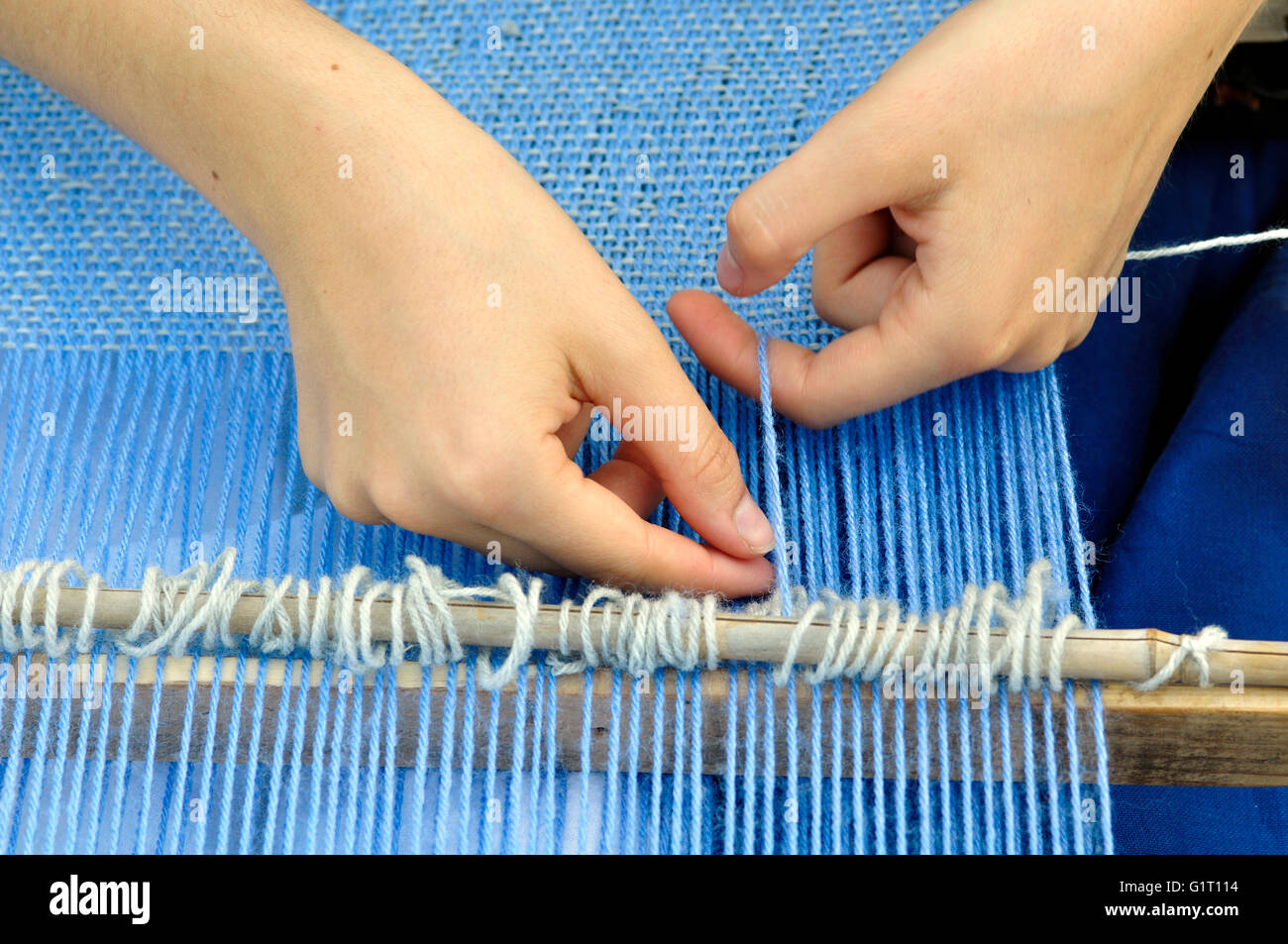 Hand loom hi-res stock photography and images - Alamy