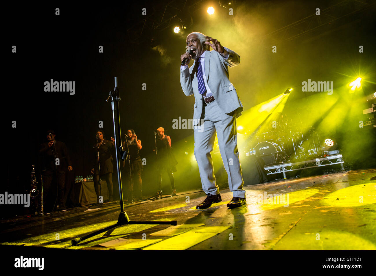 Billy ocean performing hi-res stock photography and images - Alamy