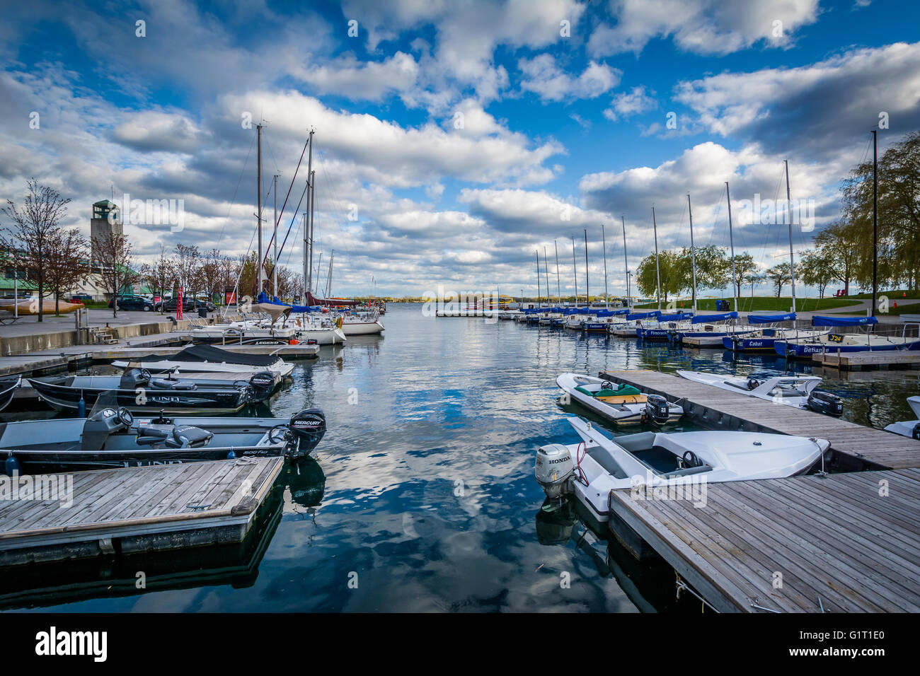 Toronto marina hi-res stock photography and images - Alamy