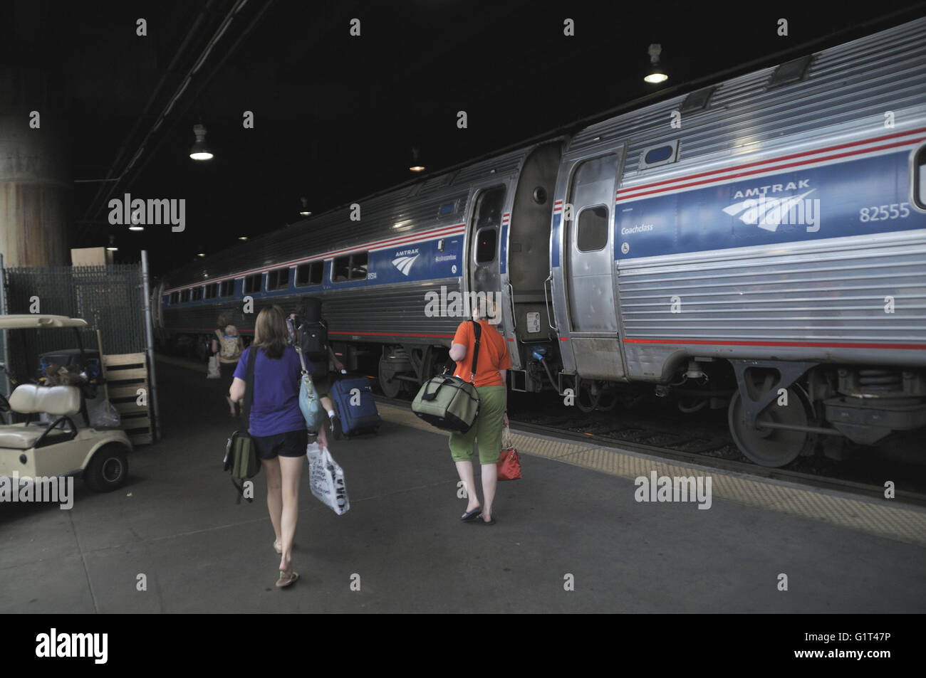 People boarding train hi-res stock photography and images - Alamy