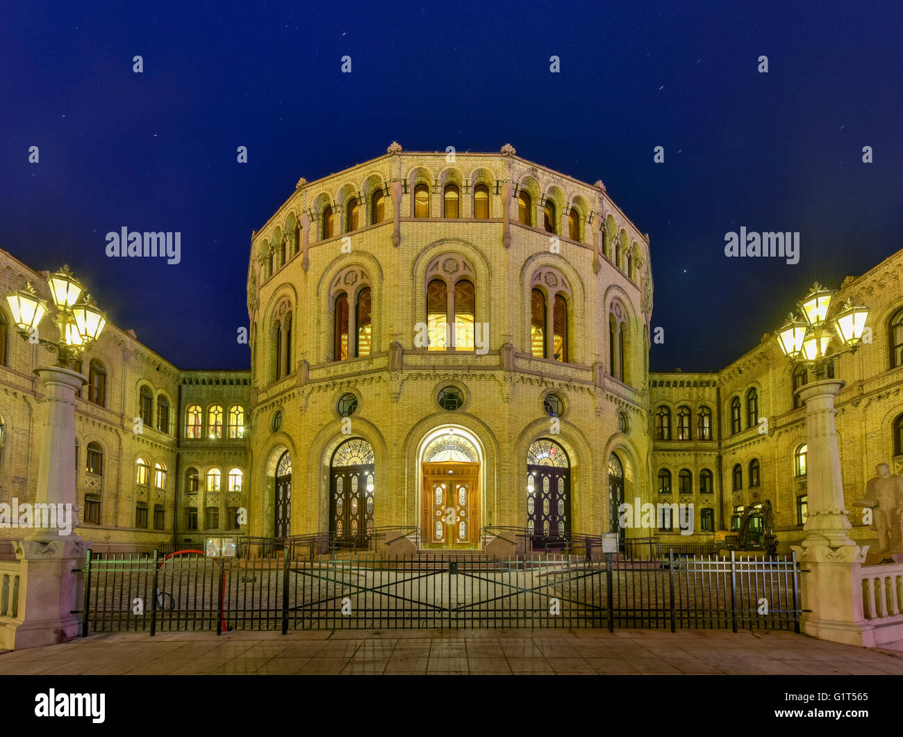 The Storting building (Norwegian: Stortingsbygningen) at night. It is ...