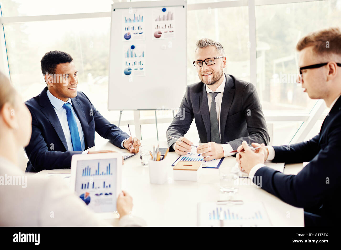 Men board meeting hi-res stock photography and images - Alamy