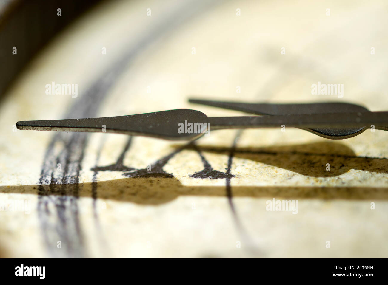 Clock with single hand hi-res stock photography and images - Alamy