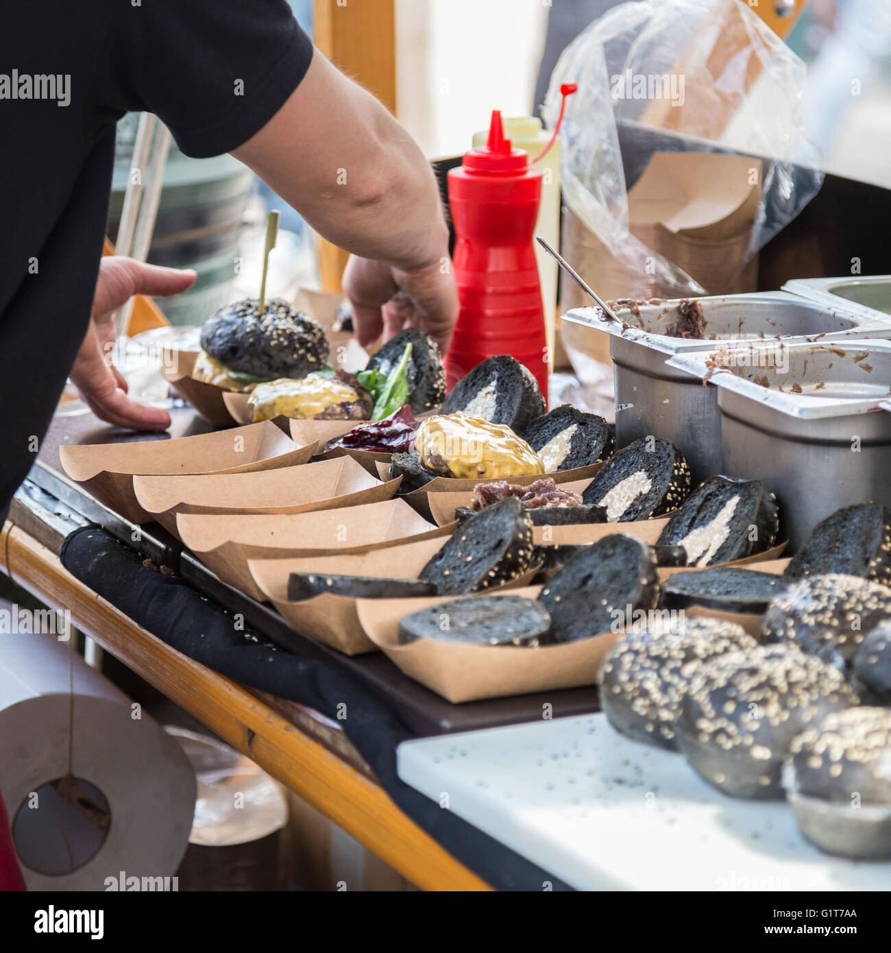 Burgers ready to serve on food stall Stock Photo - Alamy