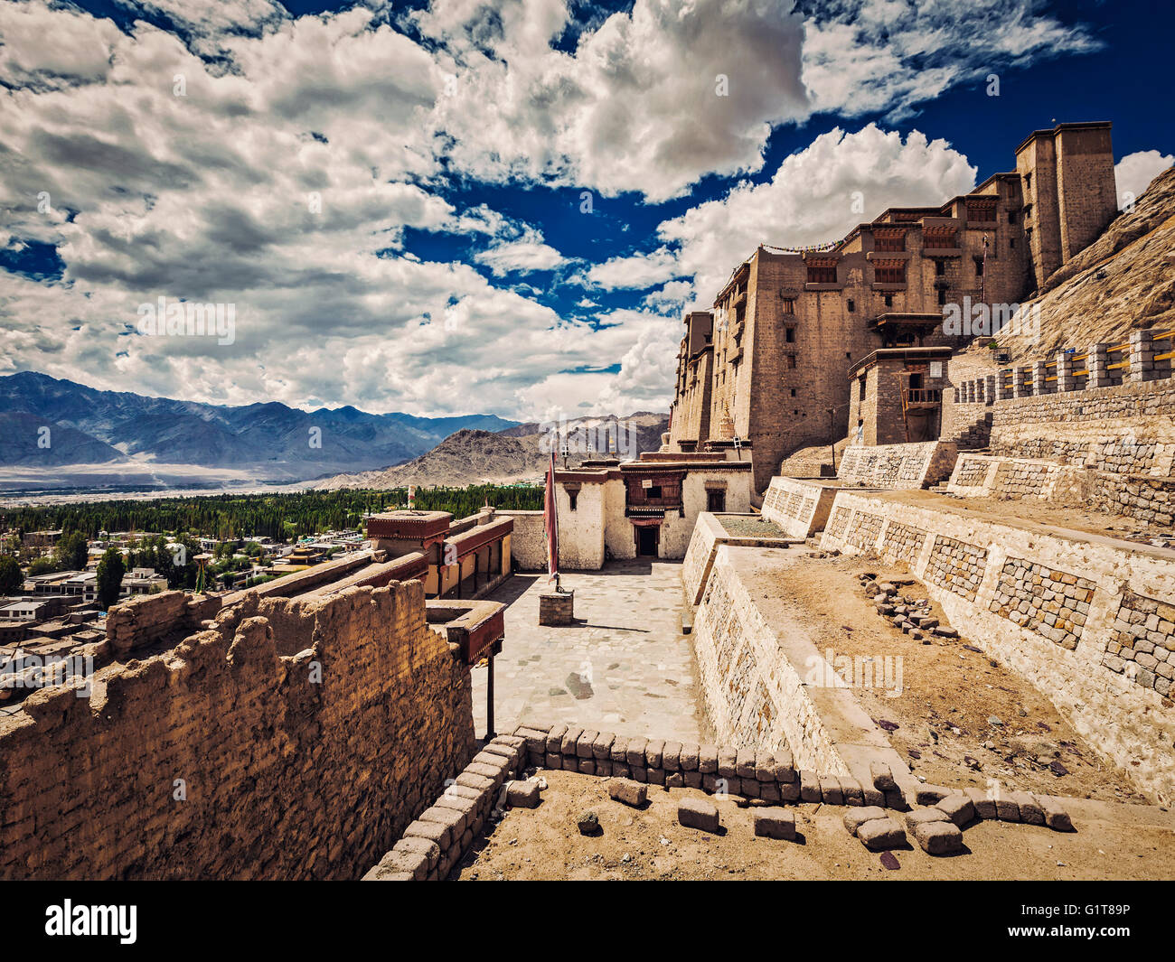 Leh palace hi-res stock photography and images - Alamy