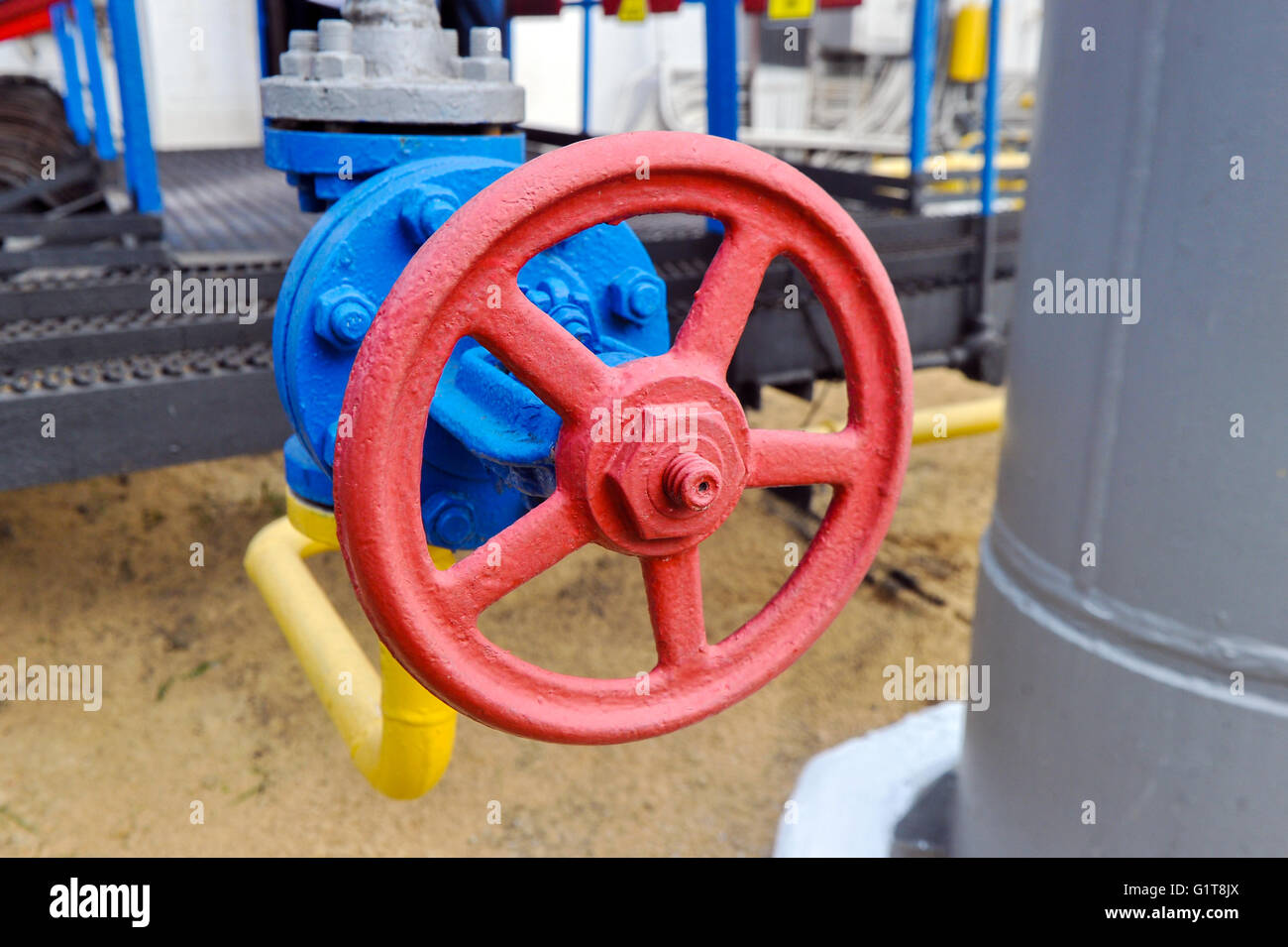 Natural gas compressor station hi-res stock photography and images - Alamy