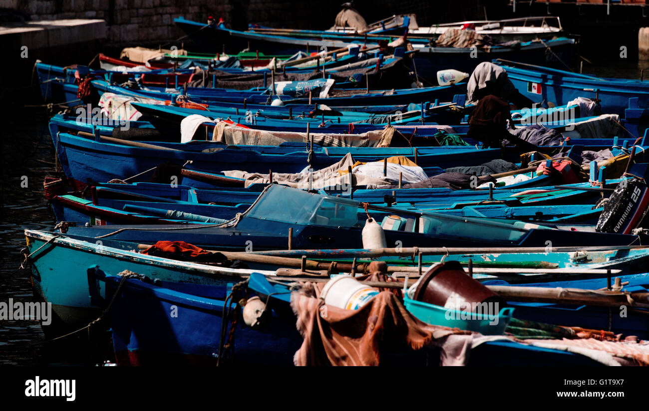 Fishing boats italy hi-res stock photography and images - Alamy