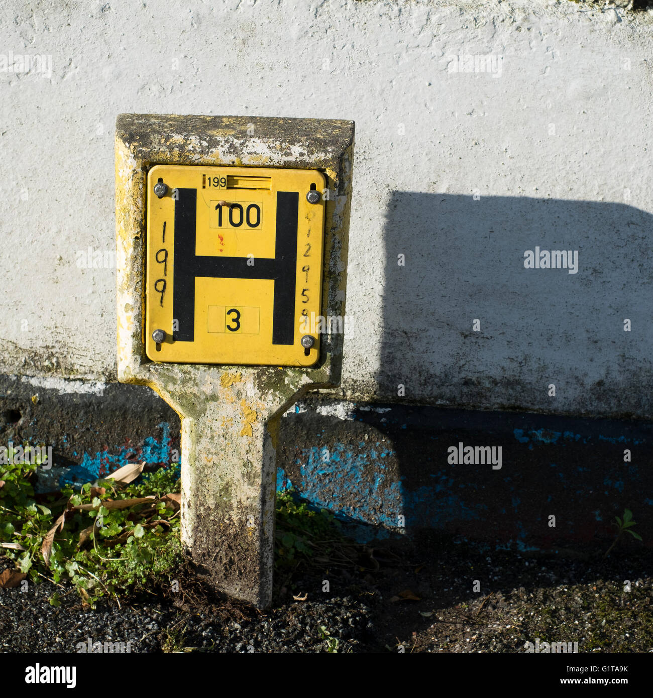 Fire hydrant sign hi-res stock photography and images - Alamy