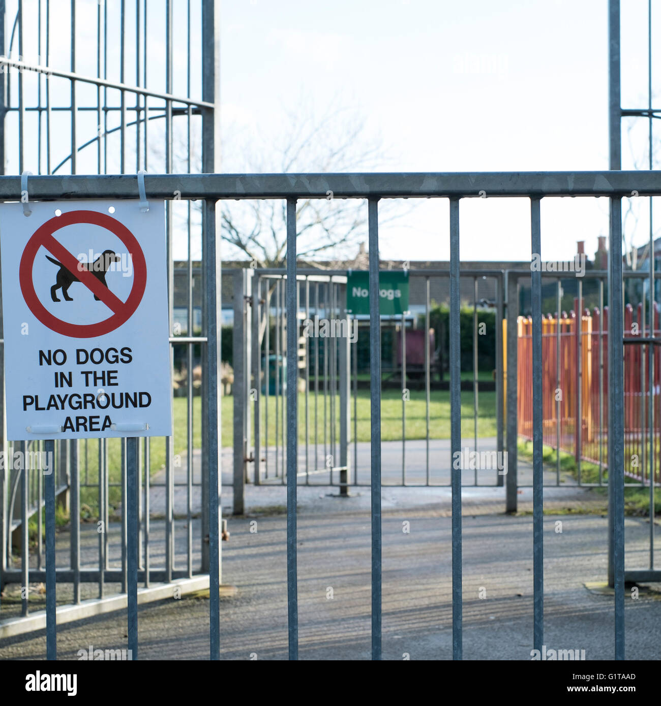 Dogs area sign hi-res stock photography and images - Alamy