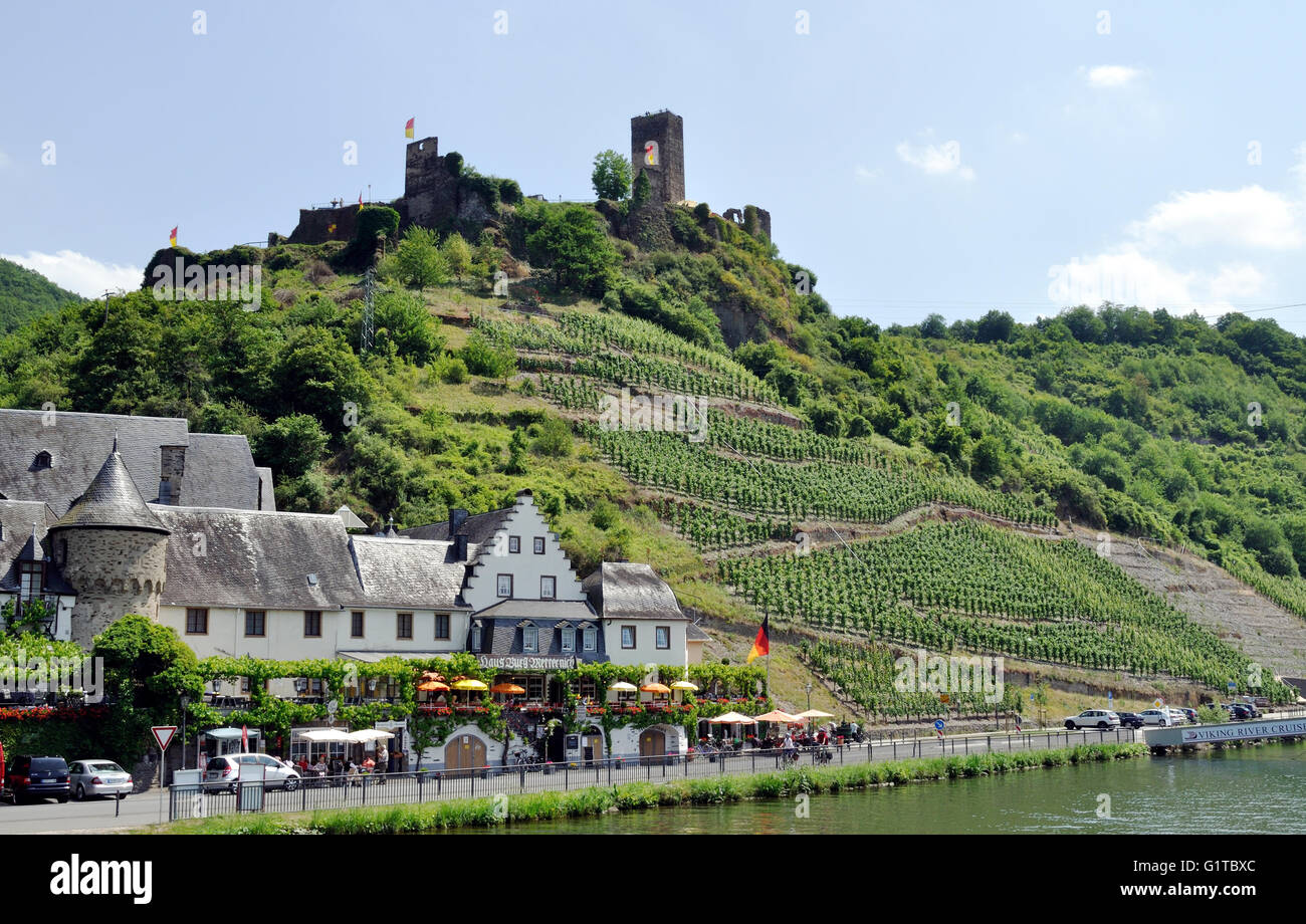 Metternich Castle overlooks the village of Beilstein on the Moselle ...