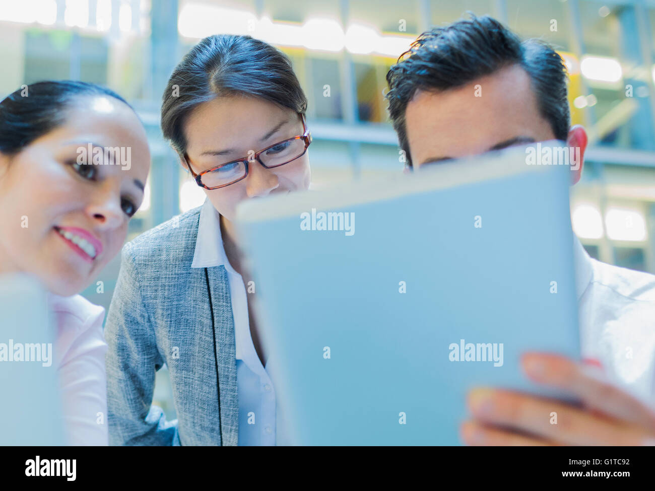 Black people office hi-res stock photography and images - Alamy