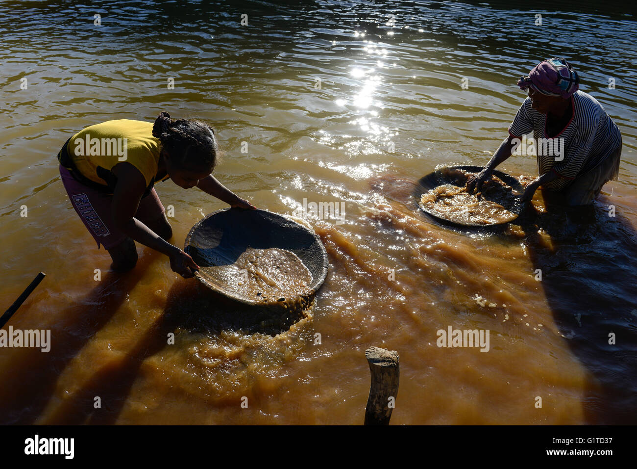 Gold mine africa children hi-res stock photography and images - Alamy