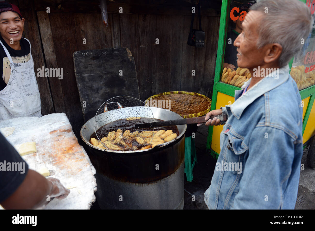 Frying the Cakwe- fried bread Indonesian style Stock Photo - Alamy