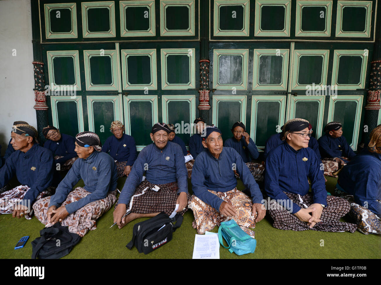 Sultan's palace staff in Yogyakarta Stock Photo - Alamy