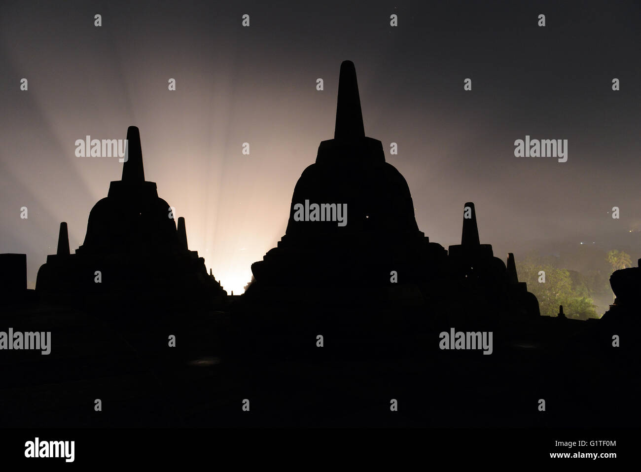 The magnificent Borobudur Buddhist temple in central Java Stock Photo ...