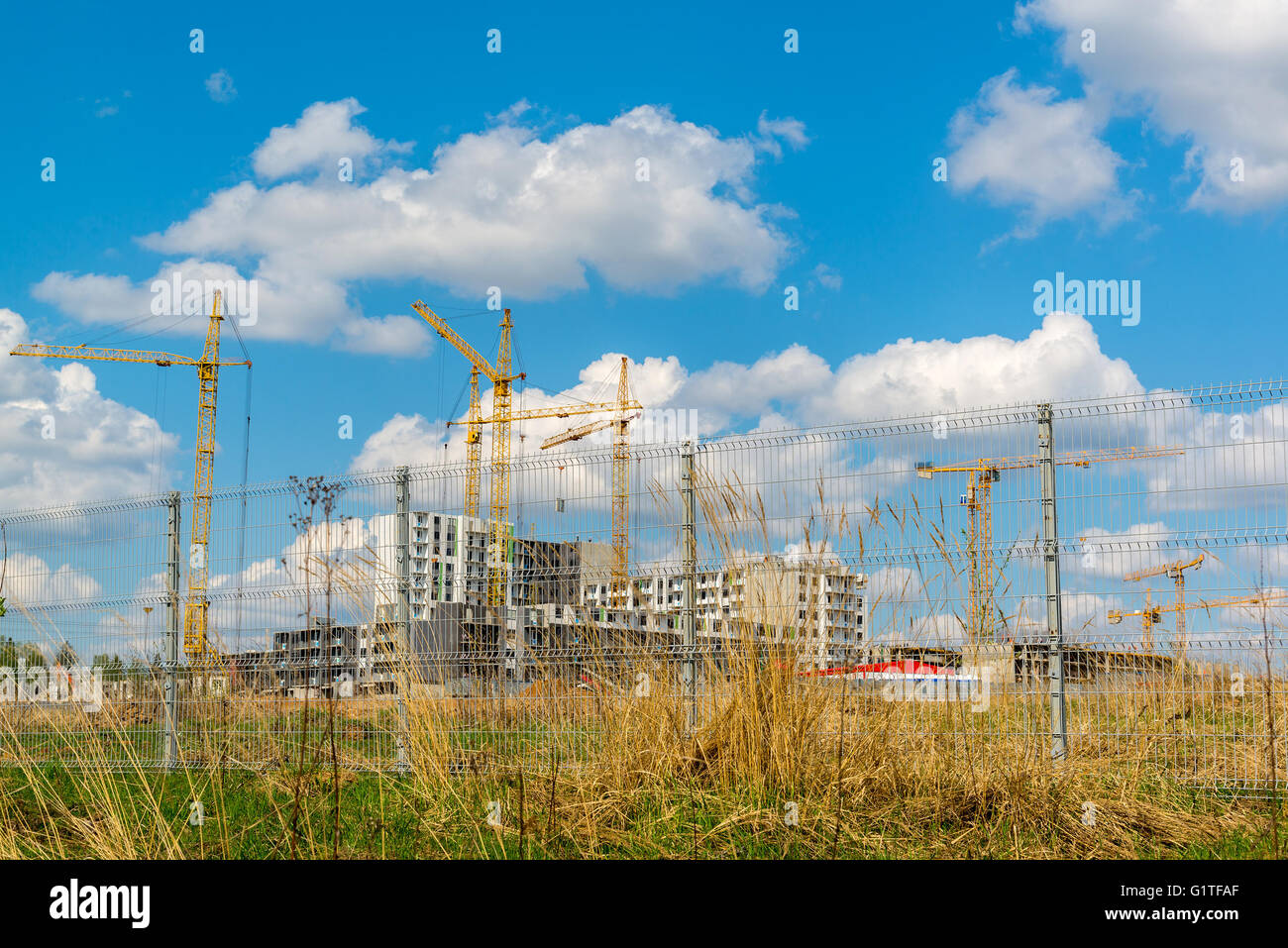 Buildings with clouds hi-res stock photography and images - Alamy