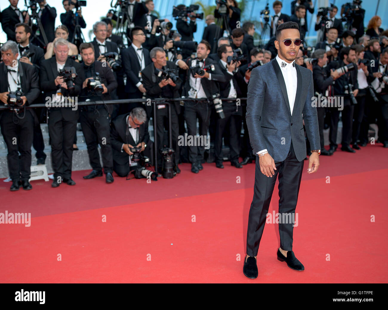 Lewis Hamilton F1 Driver La Fille Inconnue. Premiere 69 Th Cannes Film ...