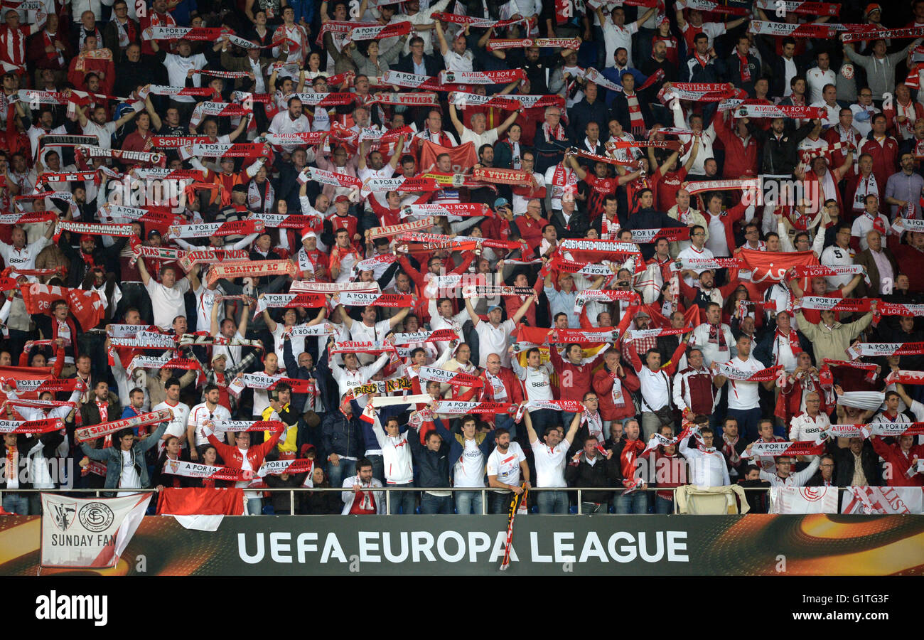 Liverpool fans celebrate in stands hi-res stock photography and images ...