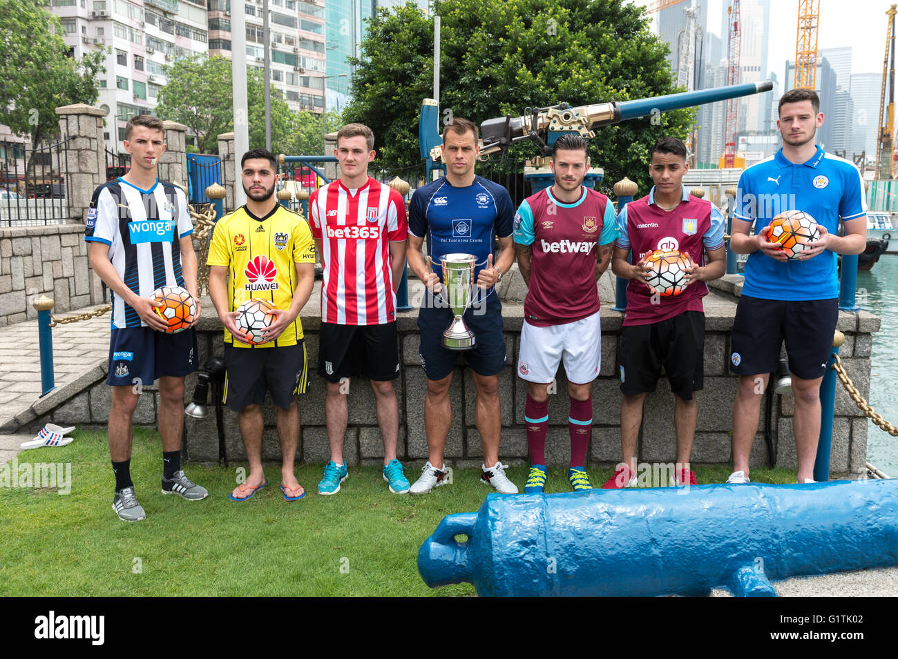 Team play newcastle united hi-res stock photography and images - Alamy