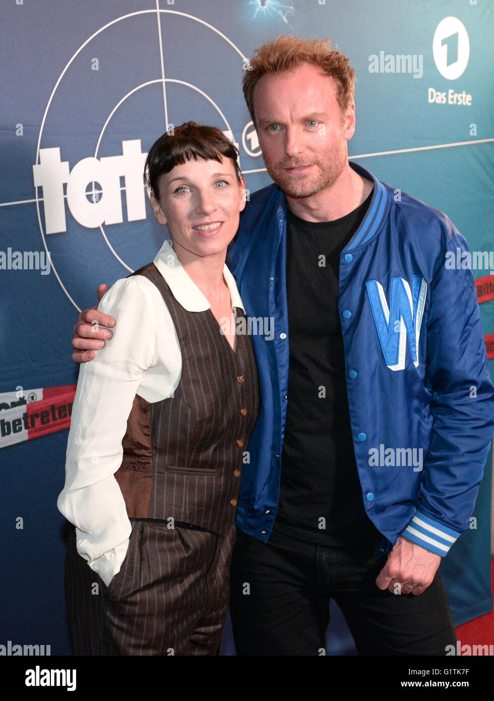 Pose series scene hi-res stock photography and images - Alamy