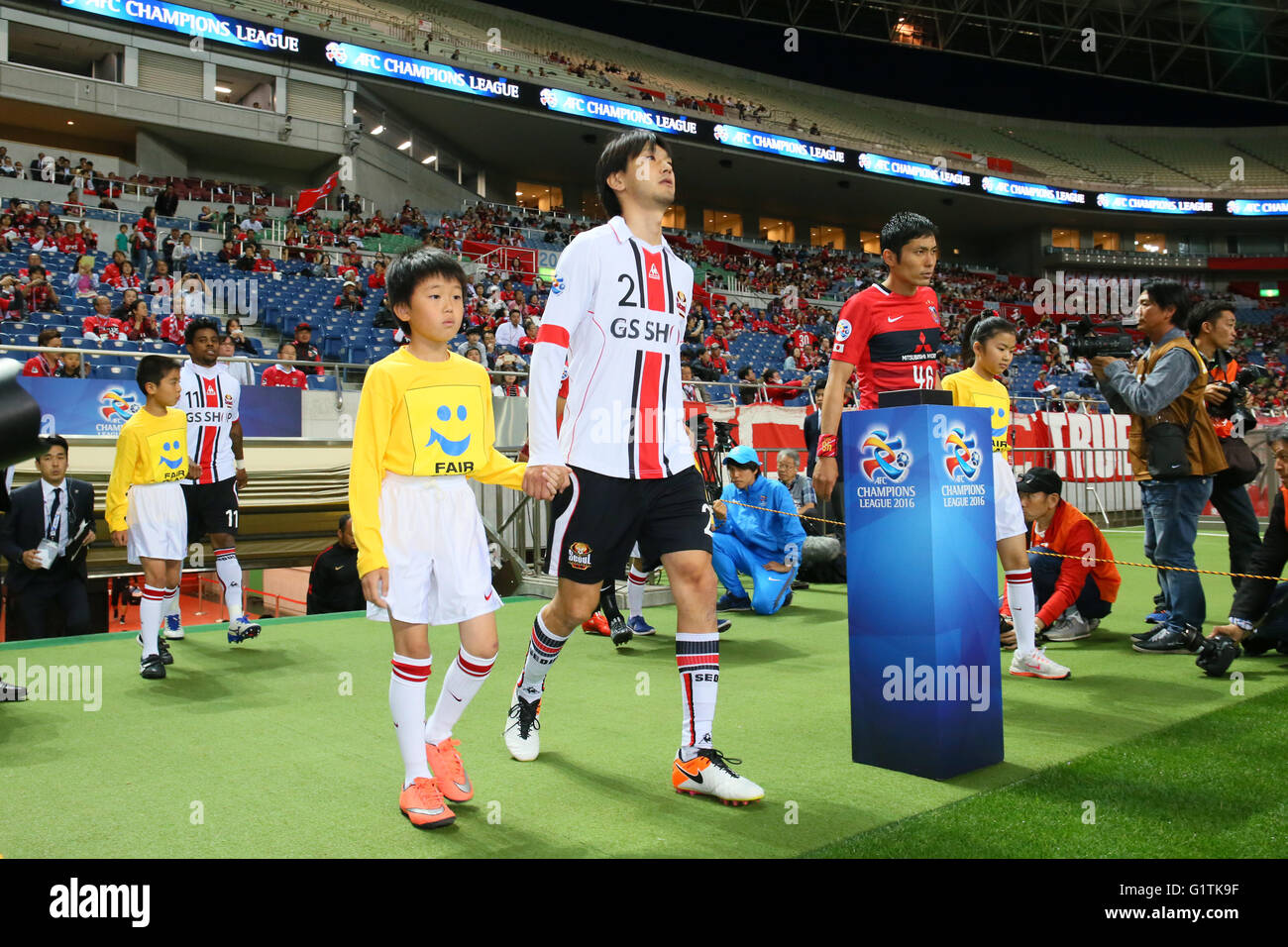 Saitama Stadium 2002, Saitama, Japan. 18th May, 2016. (L to R) Yojiro ...