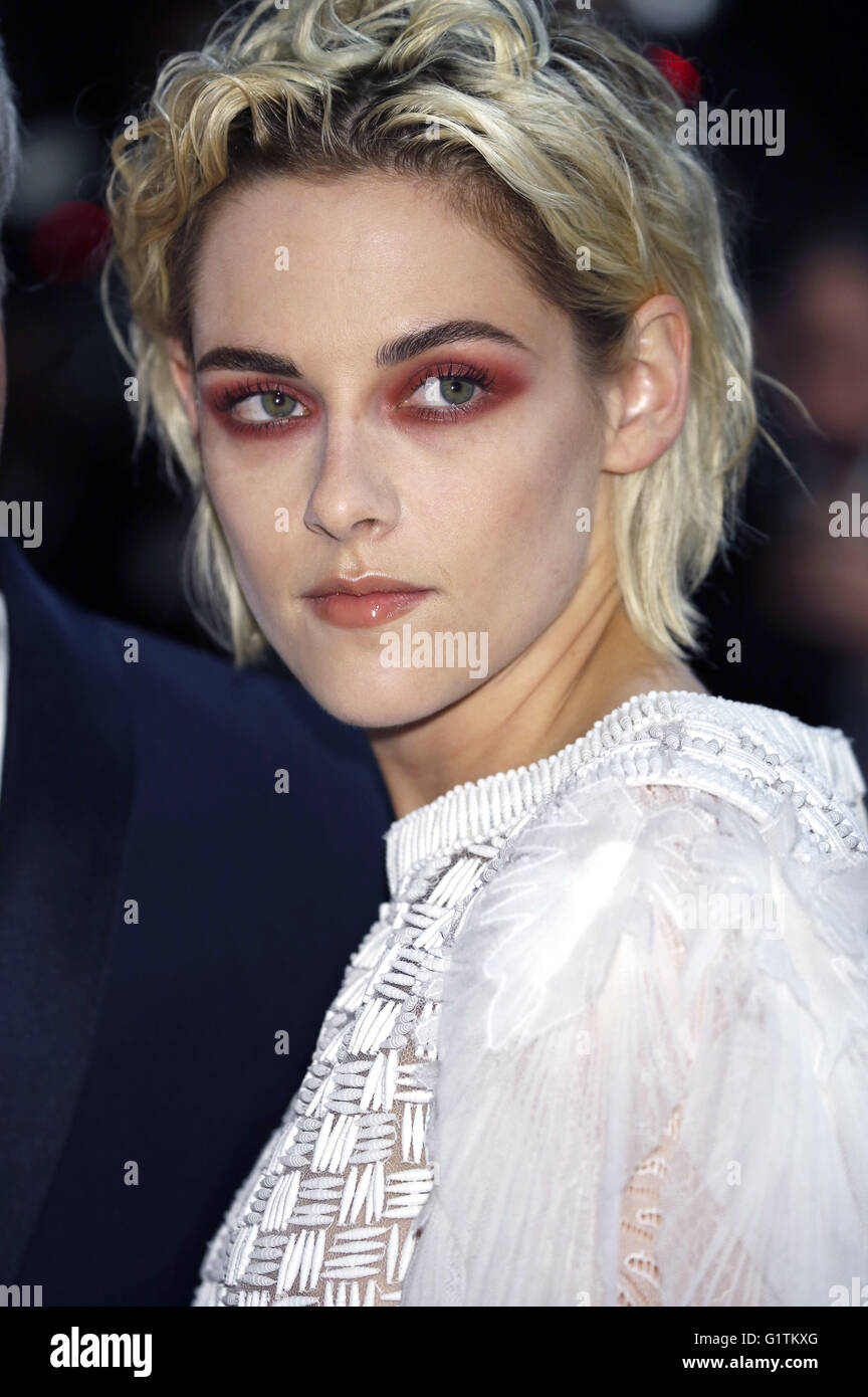 Kristen Stewart attending the 'Personal Shopper' premiere during the ...