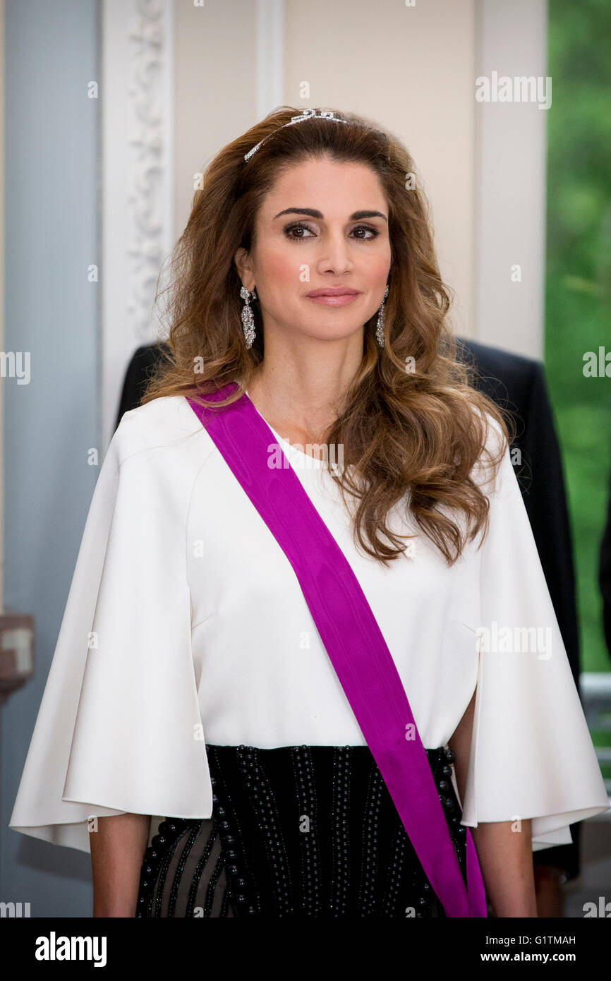 Queen Rania of Jordan poses for a picture before a gala dinner in the ...