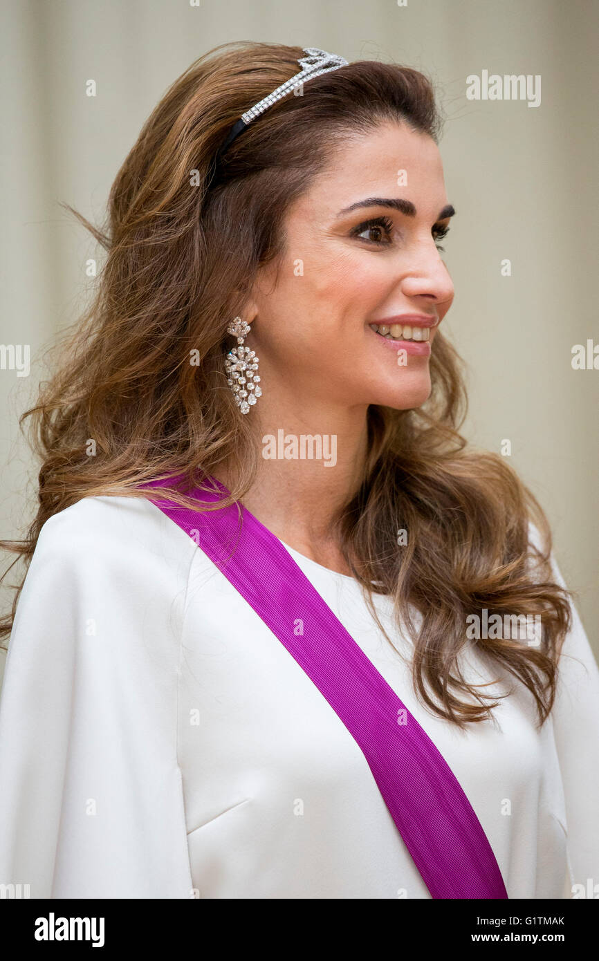 Queen Rania of Jordan poses for a picture before a gala dinner in the ...