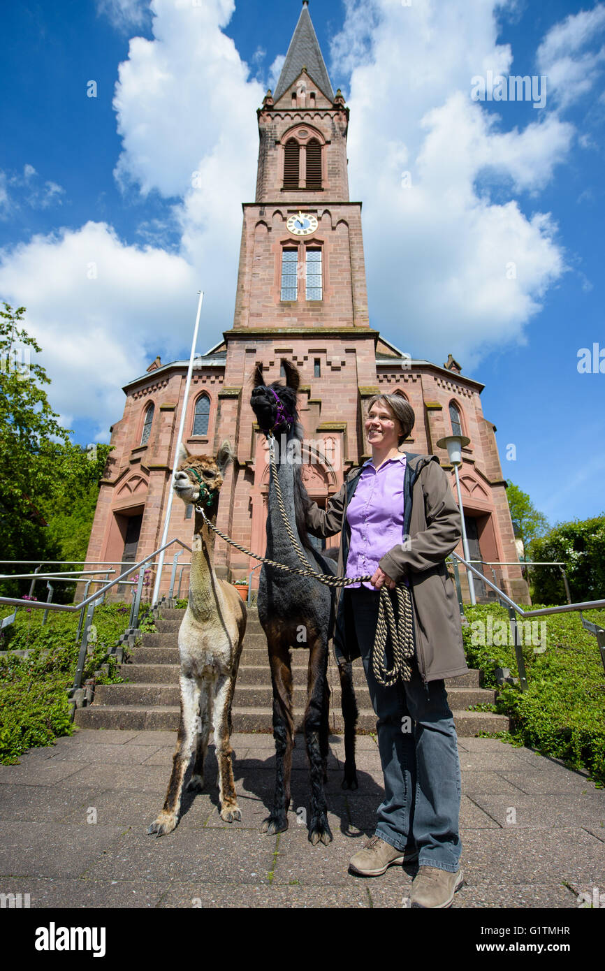 Schiffweiler, Germany. 17th May, 2016. Pastor Wiltrud Bauer, along with ...