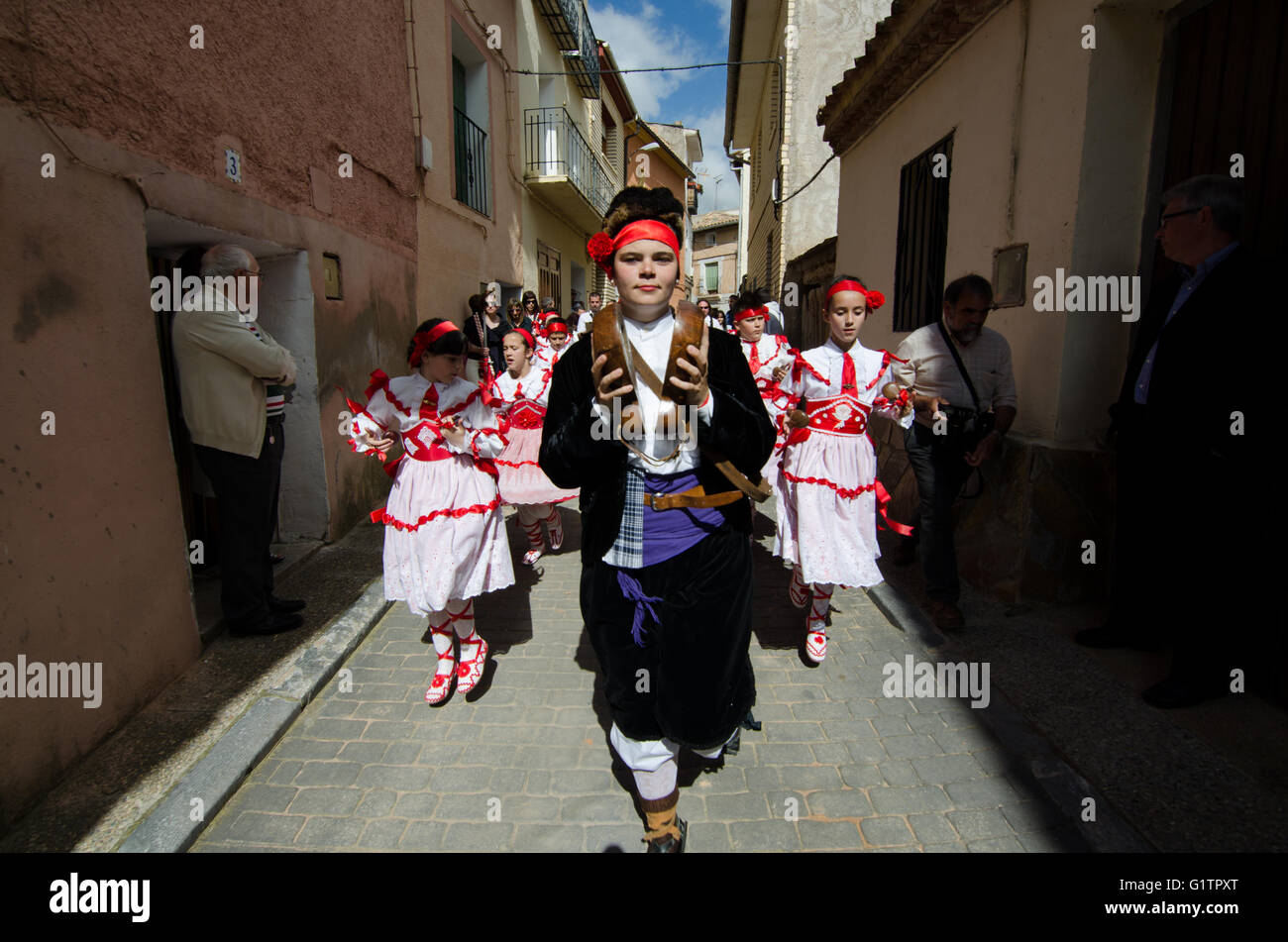 Cetina, Spain. 19th May, 2016. Dancers dressed in traditional red dress ...