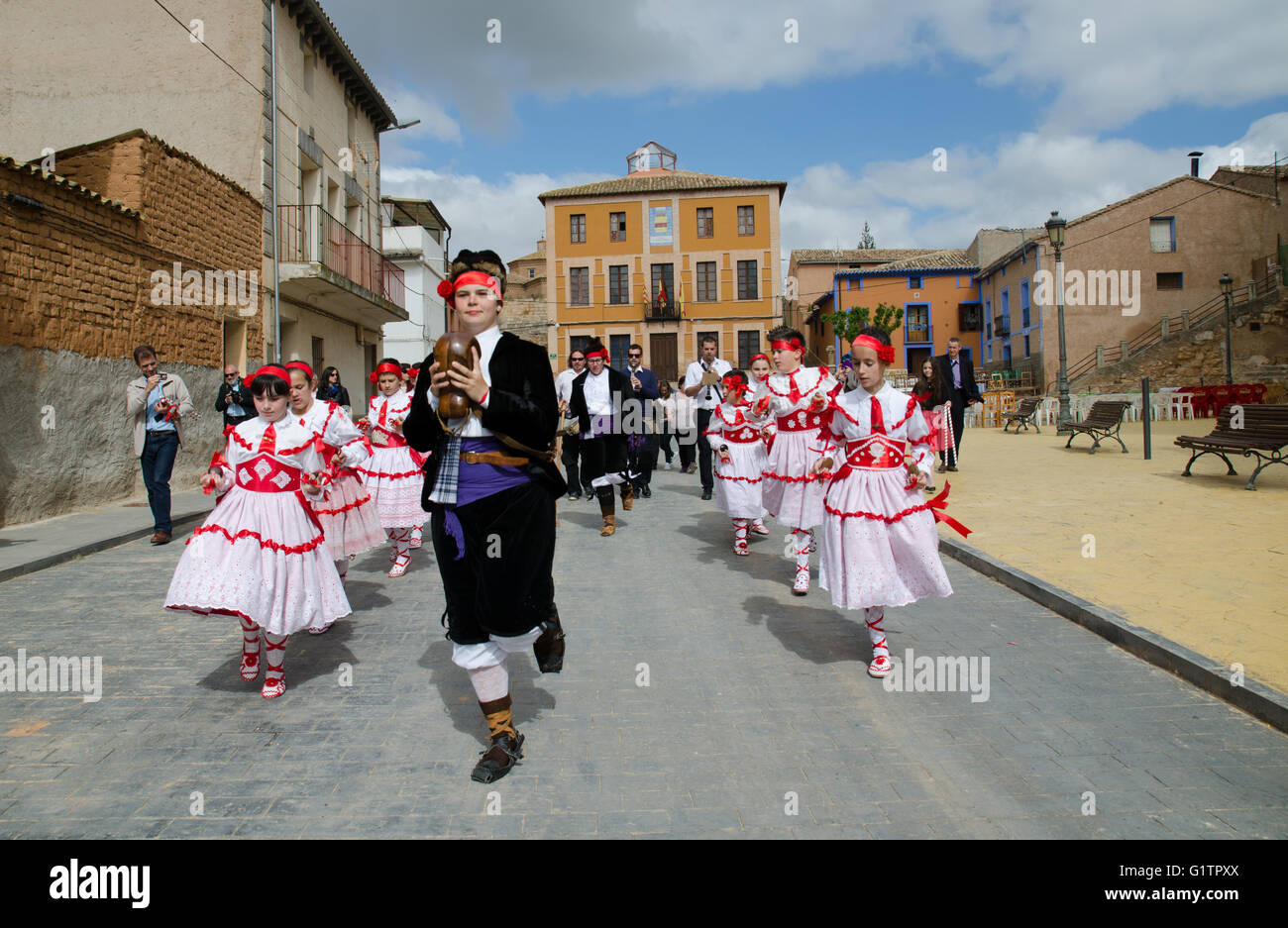 Cetina, Spain. 19th May, 2016. Dancers dressed in traditional red dress ...