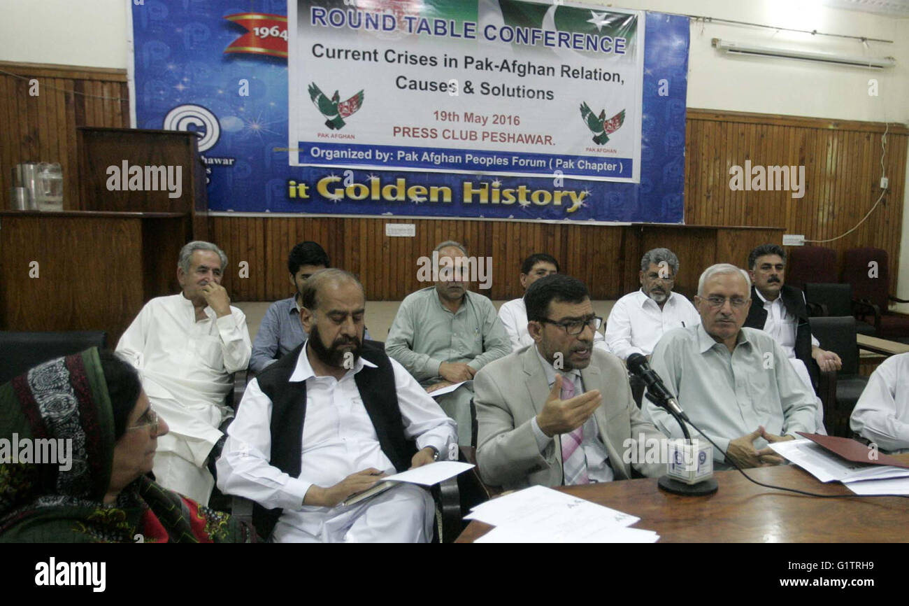 Round table conference hi-res stock photography and images - Alamy