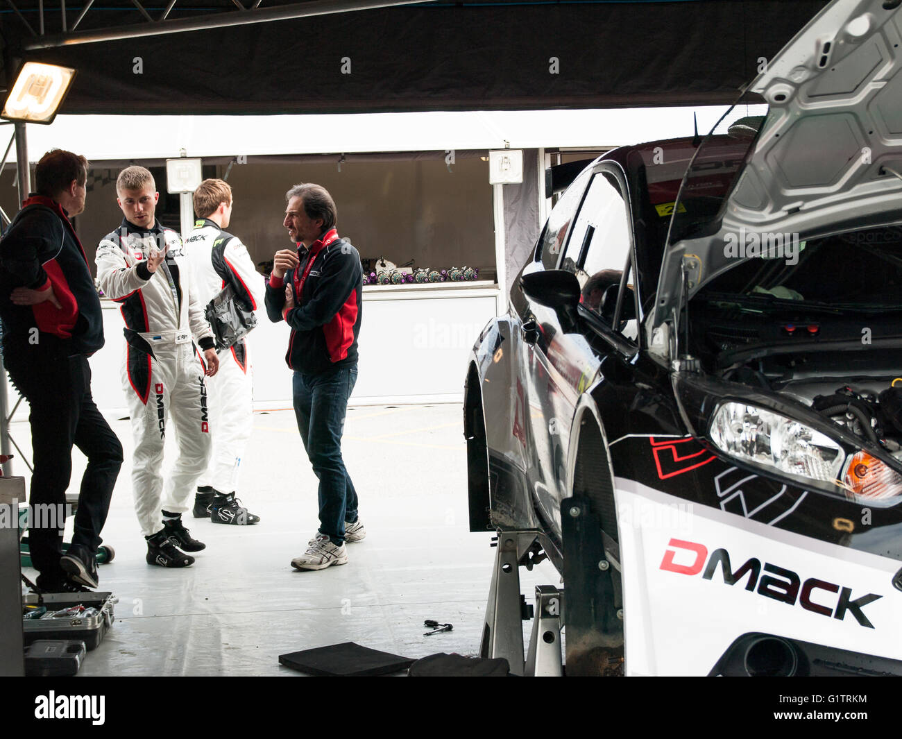 Oporto, Portugal. 19th May 2016. Team Drive DMACK Trophy Team working ...